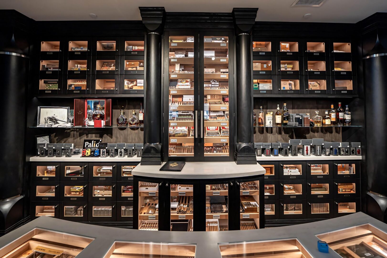 The Elite Wine & Cigar Reserve - Genuwine Cellars